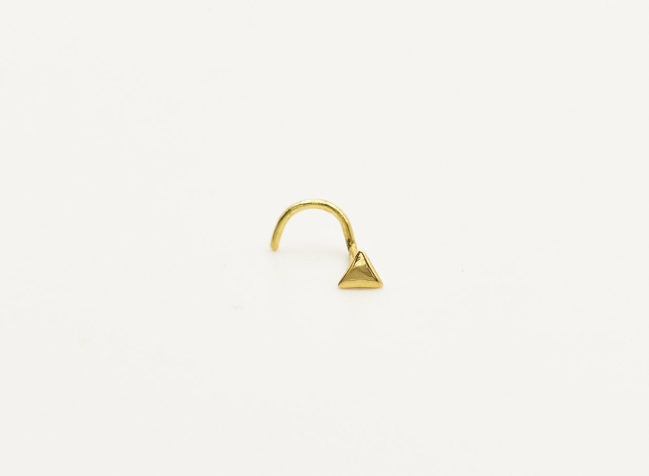 14k Gold Tiny Triangular Nose Stud – DiaStudio